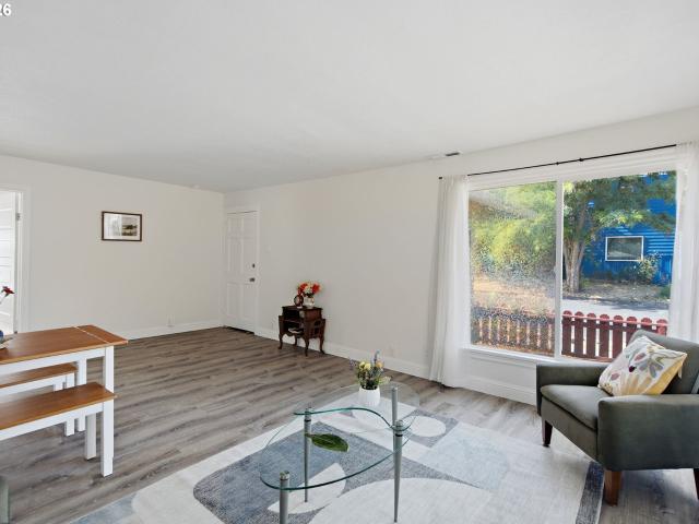 309 W 7TH ST