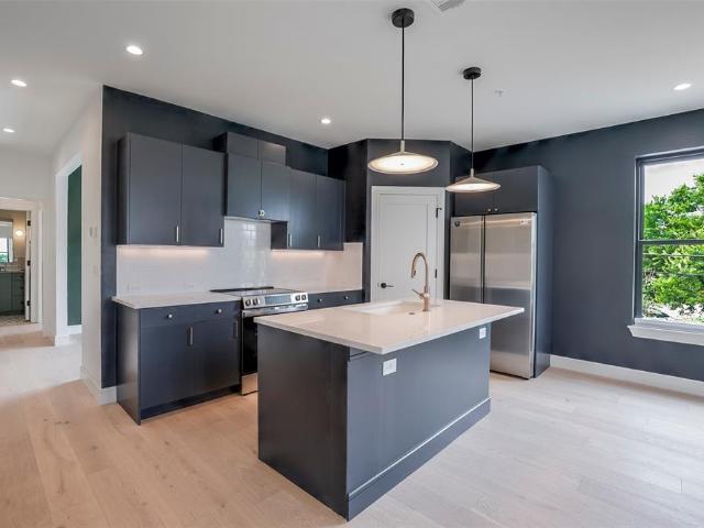 309 W Daggett Avenue # 207