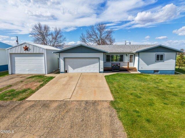 309 W North Ave, Glen Ullin, ND 58631