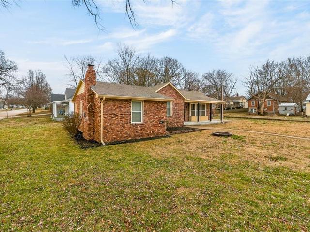 309 W Piankishaw St, Paola, KS 66071 | MLS #2597 | Compass