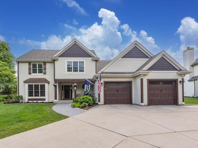 309 Woodlands Ct, Hartland, WI 53029