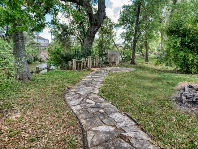 309 Williamsburg Ave, Clute, TX 77531 | MLS #97884