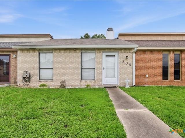 309 Versailles St, Victoria, TX 77904