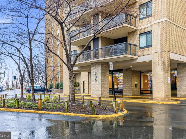 309 Yoakum Pkwy, Unit 1003, Alexandria, VA 22304 | MLS #VAAX2054 | Compass