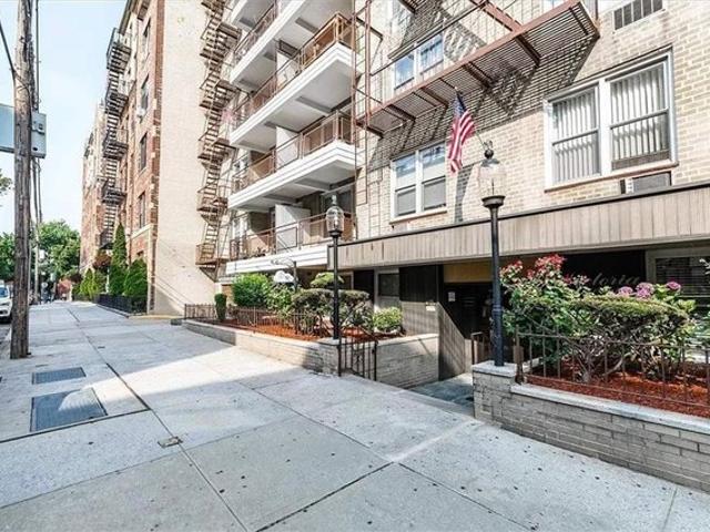30 44 29th St Unit 5K, Queens, NY 11102