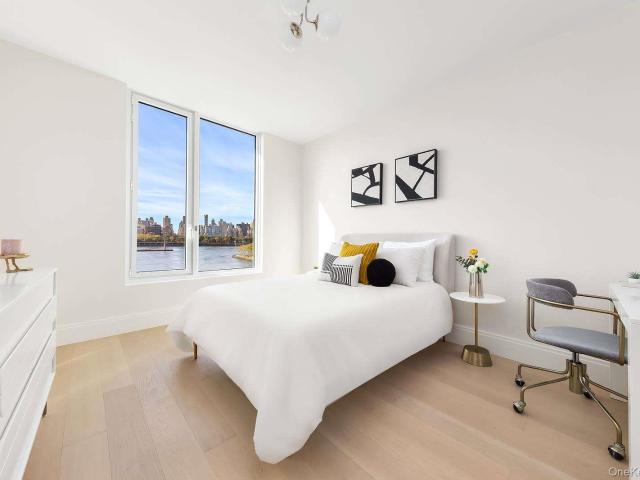 30 55 Vernon Boulevard 6H