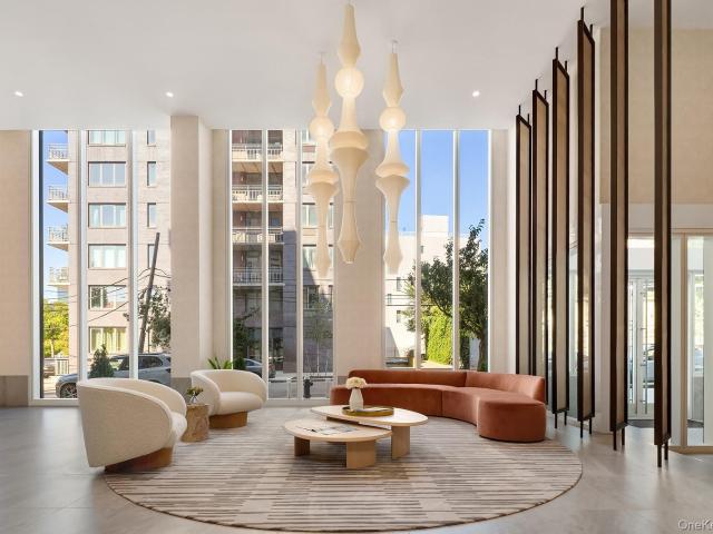 30 55 Vernon Boulevard 9J