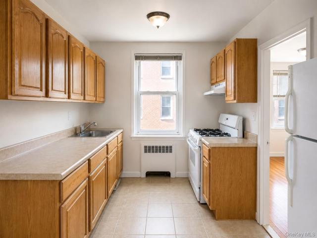 30 11 Parsons Boulevard 4O