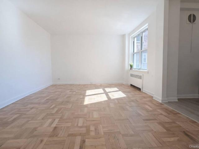 30 11 Parsons Boulevard 2T