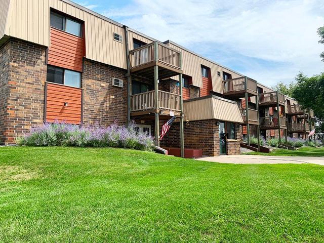 30 15th Ave N