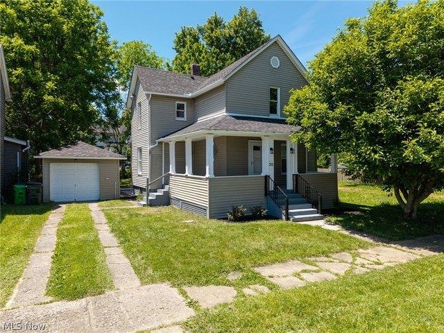 30 16th St NW, Barberton, OH 44203