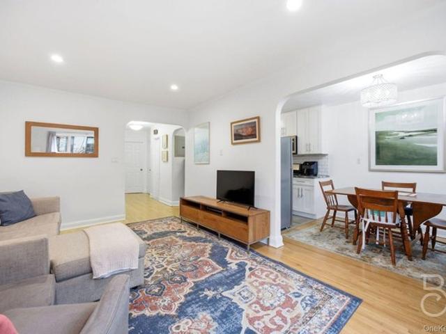 30 25 34th St, Astoria, NY 11103