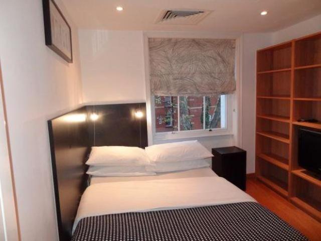 30 31 Cartwright Gardens, London. Studio to rent £2,000 pcm £462 pw