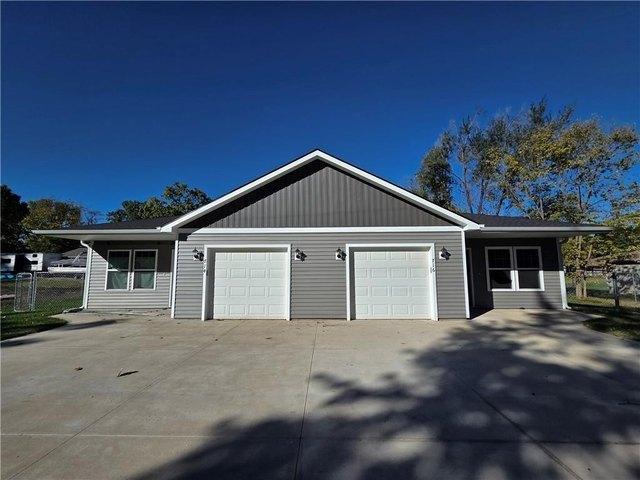 30 32 E 7th St, Adrian, MO 64720