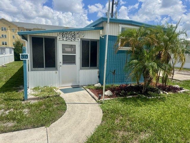 30 Tangerine Rd, Palmetto, FL 34221