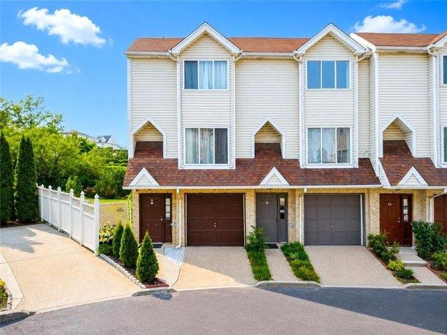 30 Tone Ln, Staten Island, NY 10305