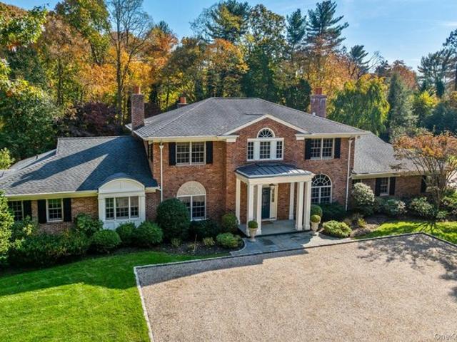 30 Underhill Rd, Locust Valley, NY 11560