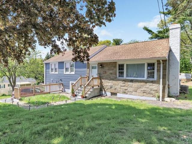 30 Val Dr, Stratford, CT 06614