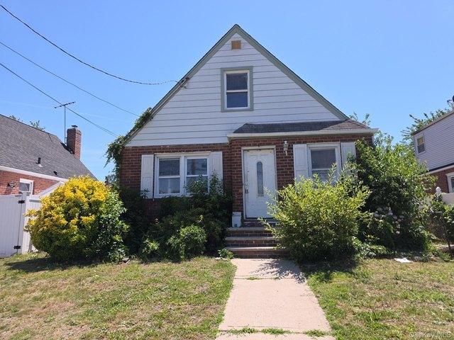 30 Viola St, Valley Stream, NY 11580