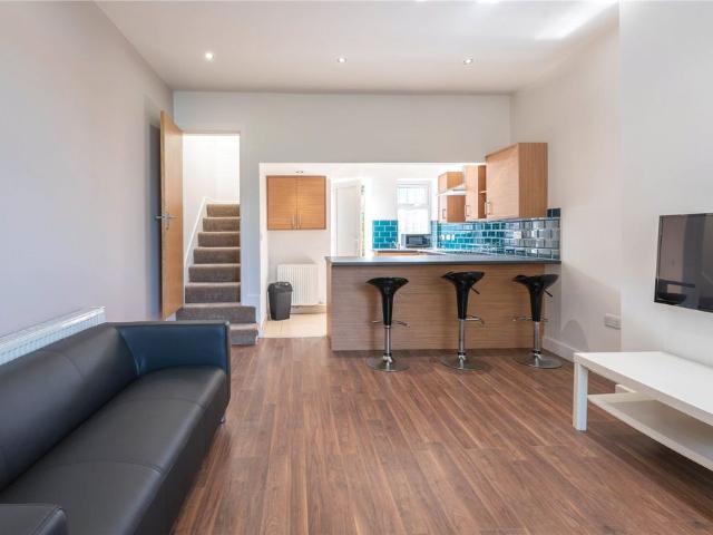 30 Victoria Street, Huddersfield, HD5