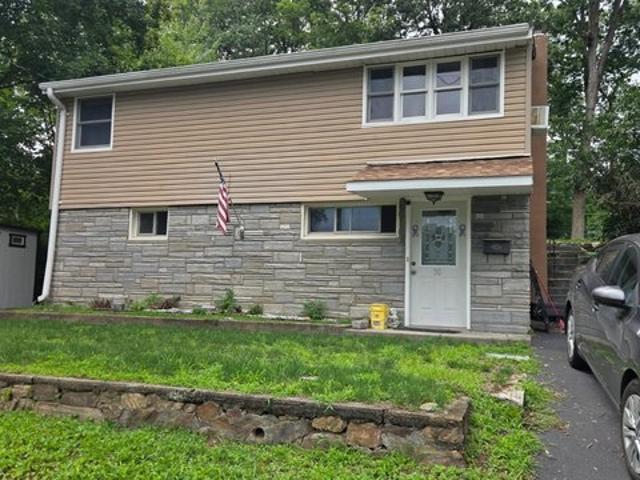 30 Villa Pkwy, Highland Falls, NY 10928