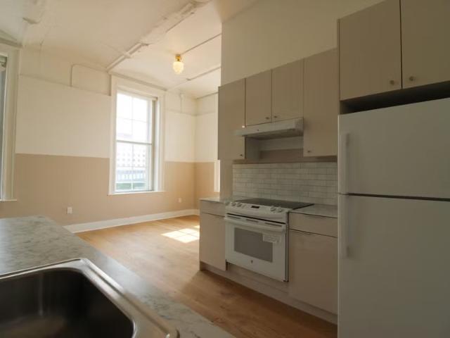 30 W Broad Street # 408