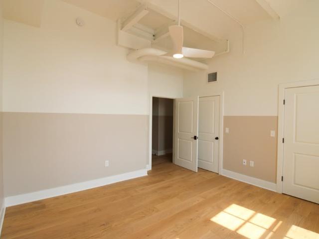 30 W Broad Street # 208