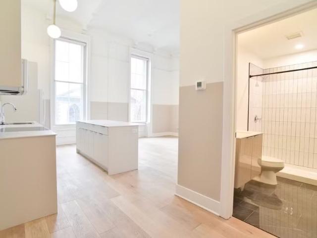 30 W Broad Street # 209