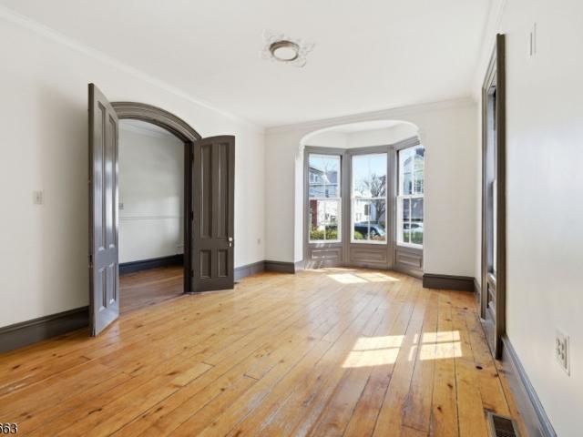 30 W Somerset St