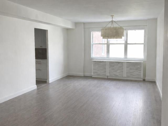 30 W 60th Street 8 S