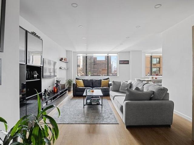 30 W 61st St Apt 17C, Manhattan, NY 10023
