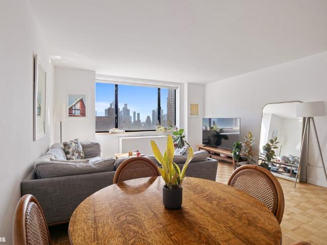 30 W 61ST Street 25B