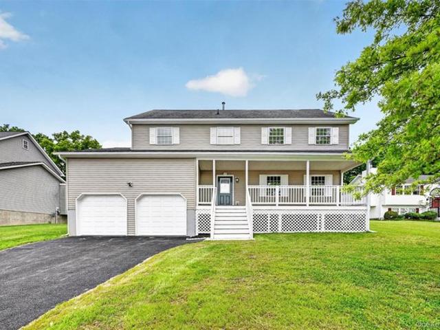 30 Wavey Willow Ln, Montgomery, NY 12549