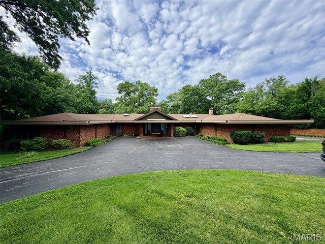 30 Westwood Country Clb, Saint Louis, MO 63131
