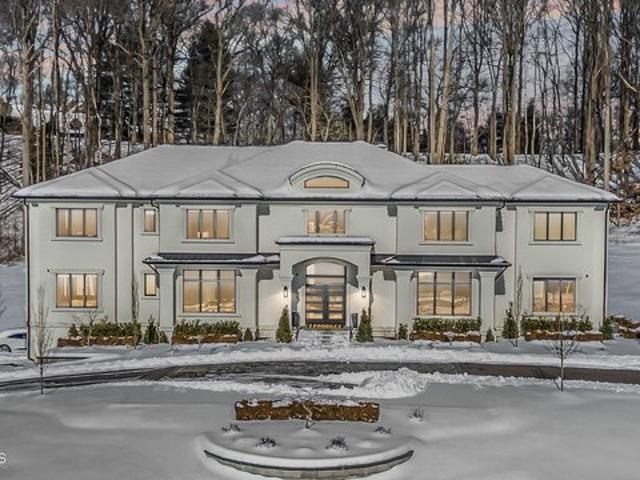 30 Winchester Ln, Holmdel, NJ 07733
