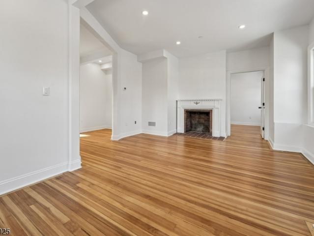 30 Woodland Ave