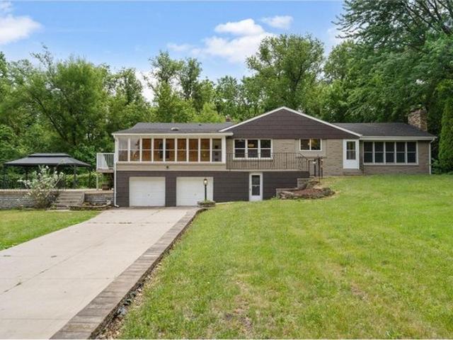 30 Woodridge Ln, Sunfish Lake, MN 55077