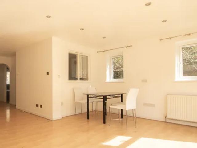 30 Addington Road, London, E16 4NG, United Kingdom | 4 bed apartment for rent #166391497 | Rentberry