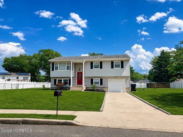 30 Almond Dr, Toms River, NJ 08753
