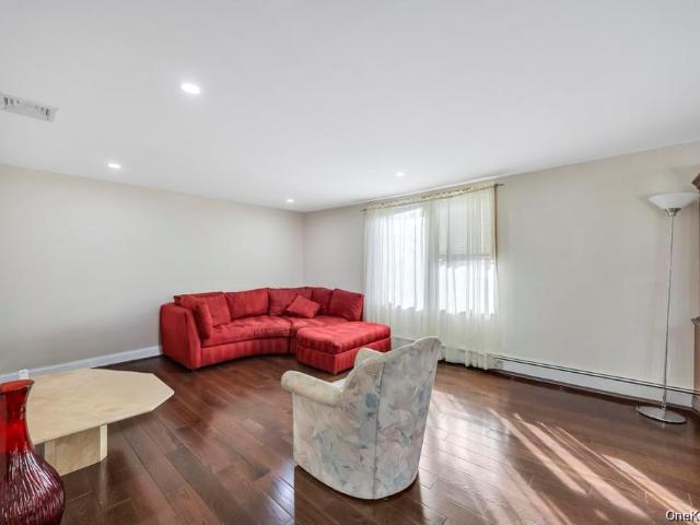 30 Andover Ln, Hicksville, NY 11801 | MLS #1029