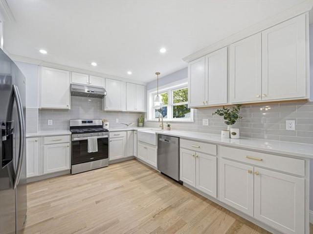 30 Arnold St Unit 30, Quincy, MA 02169