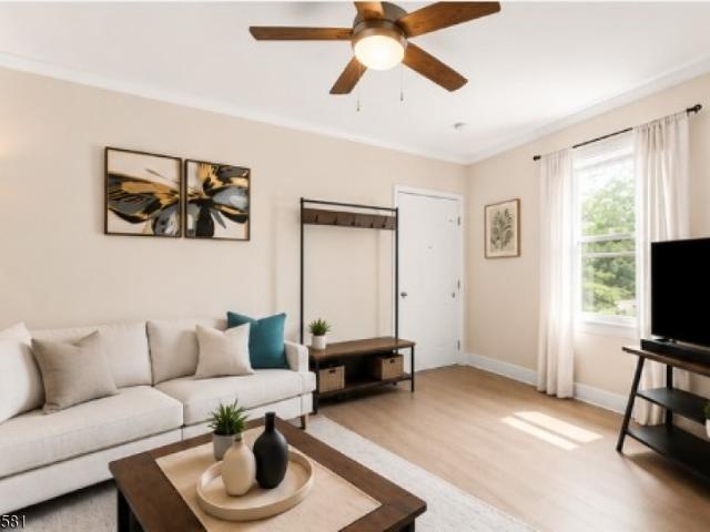 30 Aubrey St # 2