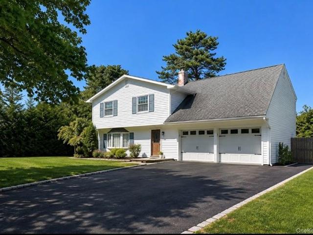 30 Balsam Dr, Medford, NY 11763