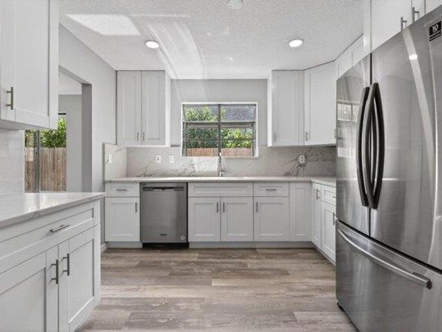 30 bedroom, Jupiter FL 33458 104899906