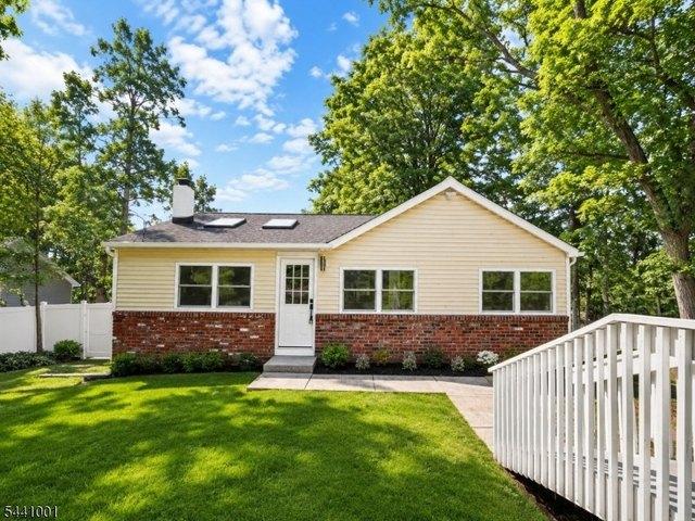 30 Belford Dr, West Milford, NJ 07421