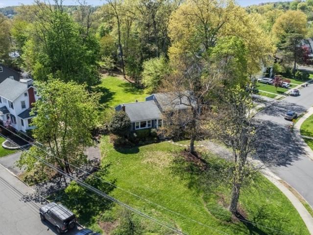 30 Bellaire Dr