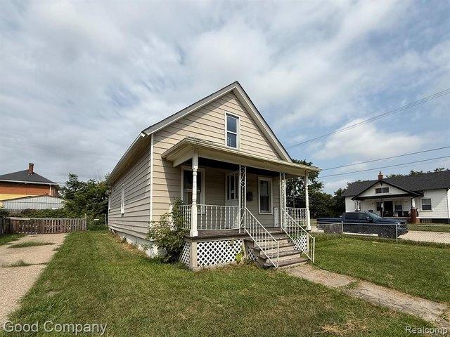 30 Beyne St, Mount Clemens, MI 48043