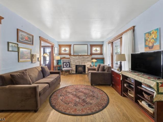 30 Brookside Ave