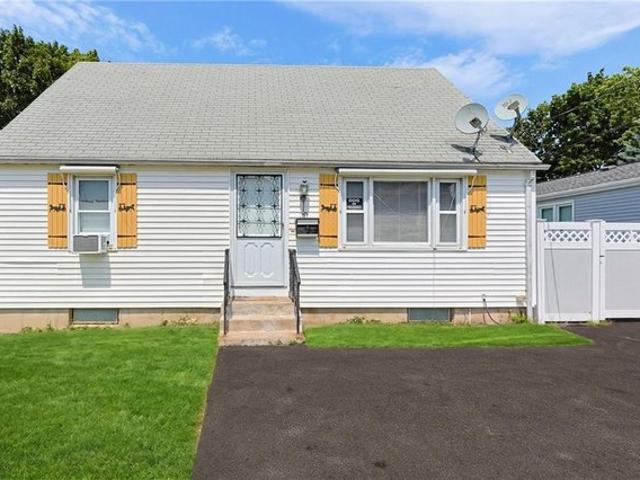 30 Briggs St, Cranston, RI 02920