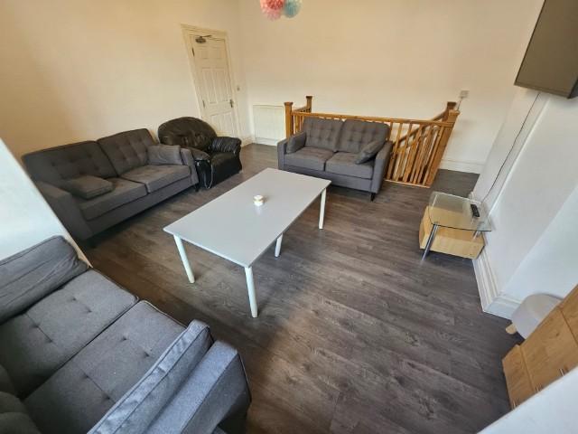 30 Brudenell Avenue, Hyde Park. 8 bed terraced house to rent £4,160 pcm £960 pw